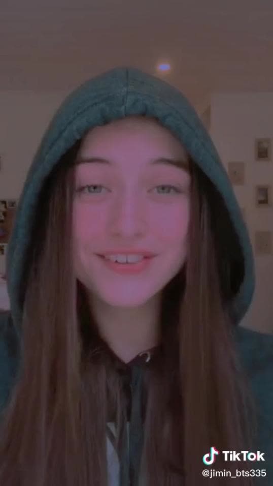 Cute girl 🥰😍 - TNAOT