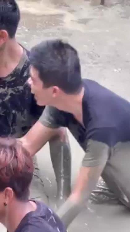 ជួយមើលទាំងអស់គ្នាចាប់ត្រីឬចាប់ពស់ - TNAOT