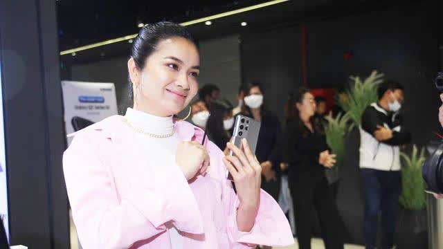 កំពូលស្មាតហ្វូនប្រចាំសករាជថ្មី ល្បីកក្រើកពិភពលោក Samsung Galaxy S215G ...