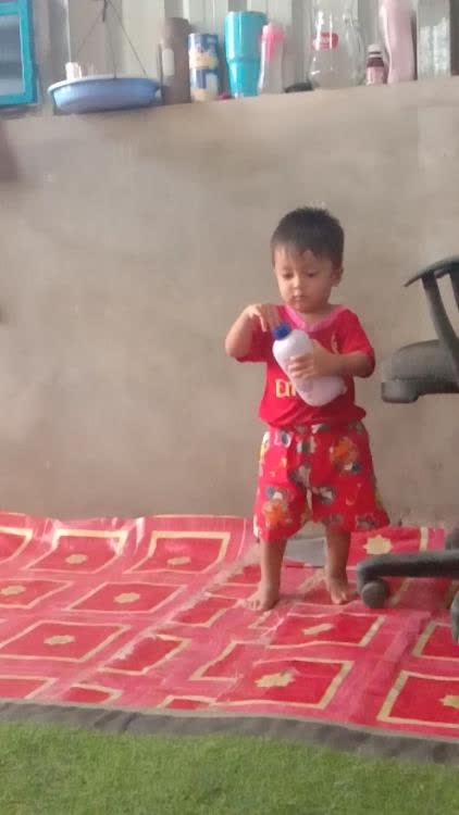 He try to open the cover of skin powder.... - TNAOT