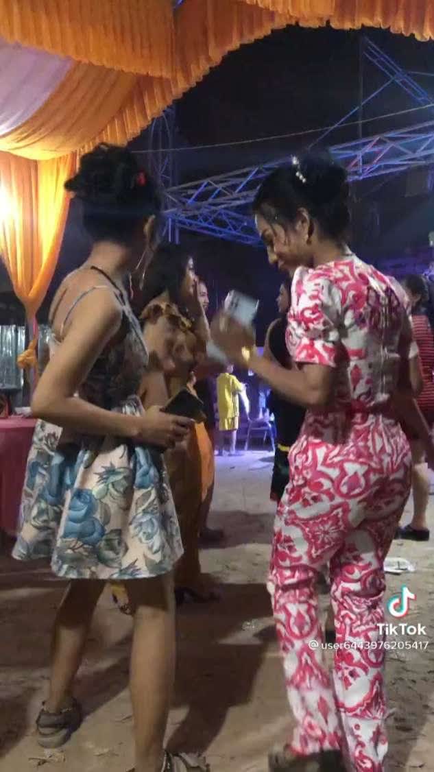 យួរៗៗជួបគ្នាម្តងសប្បាយអោយអស់ដៃម៉ង - TNAOT