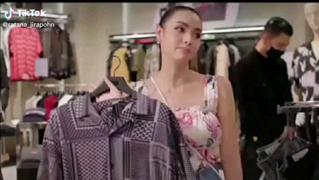 ចែ Mokស្លៀកពាក់យកស្តាយតាមហ៊ា kim - TNAOT