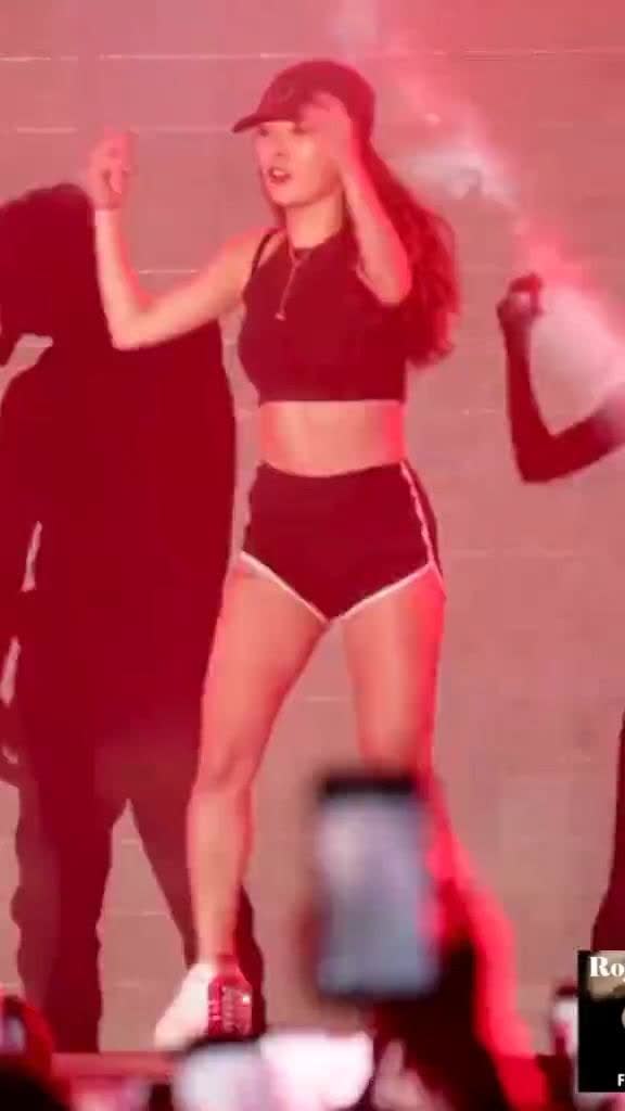 So sexy girl dance 💃🏼 - TNAOT