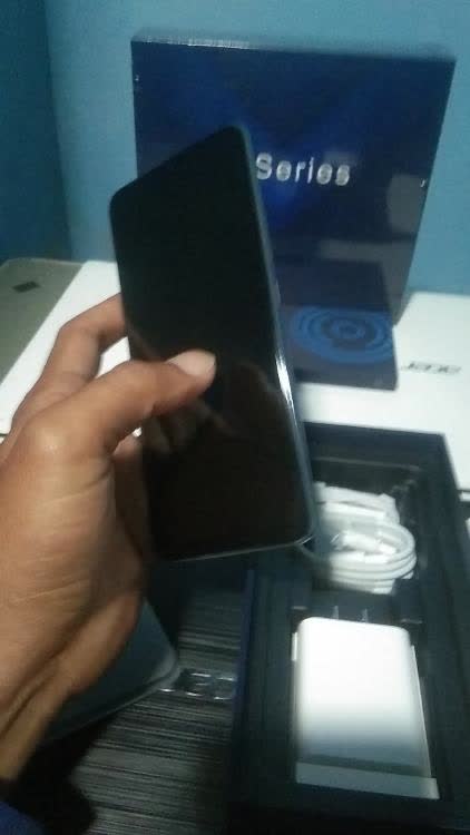 vivo V20 ស៊េរីថ្មីស្អាត់ កាន់ថ្ម ឯតម្លៃវិញ... - TNAOT