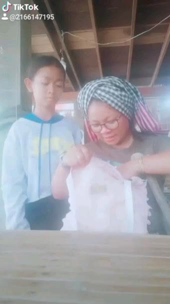 ធានាថាសើចហ្មង - TNAOT