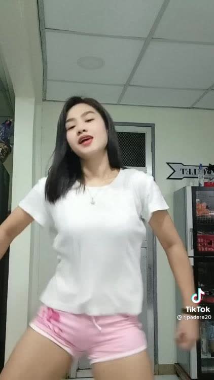 ស្រីស្អាតរាំបទល្បីក្នុងតិកតុក#1 - TNAOT