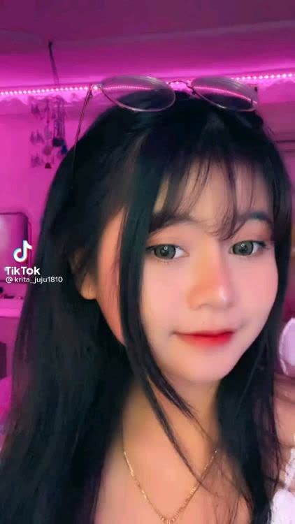 sis cute in game - TNAOT