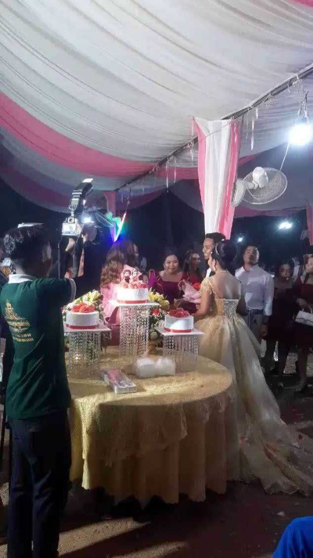 កាត់នំអាពាហ៍ពិពាហ៍ - TNAOT