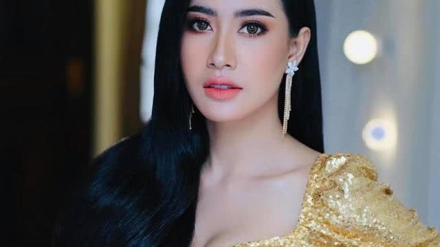 Miss Grand Cambodia តុបតែខ្លួនយ៉ាងសាកសម និងរំលេចនូវទង់ជាតិខ្មែរ ...