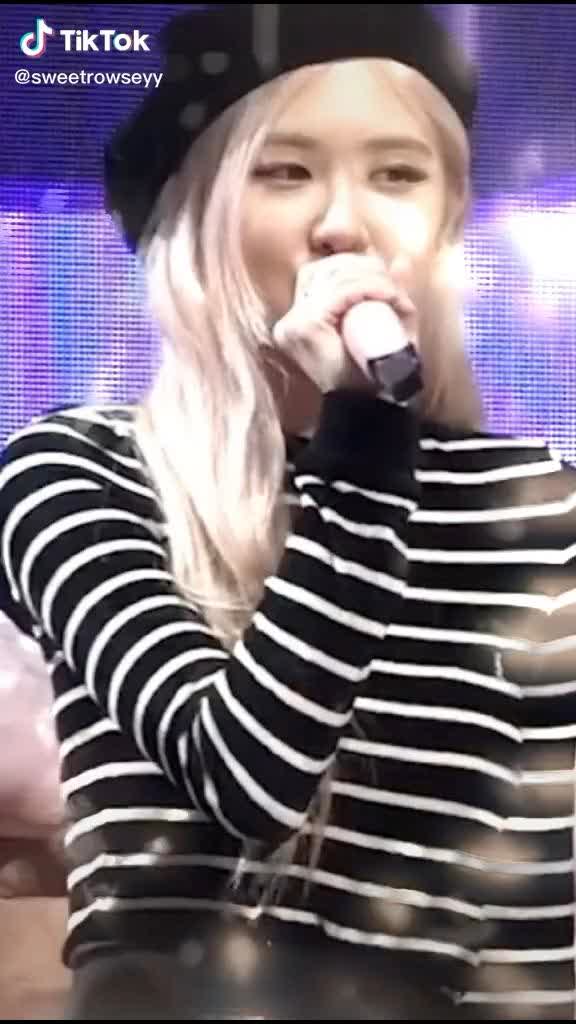 តុអអង់គ្លេស Rose សាហាវហ្មង - TNAOT