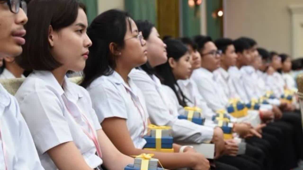 ក្រសួងអប់រំ ប្រកាសផ្អាកការប្រឡងសិស្សពូកែទូទាំងប្រទេសឆ្នាំ២០២១ - TNAOT