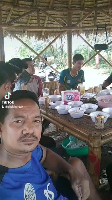 ដាក់ថ្ងៃសំរាក8ថ្ងៃបានហើយ ក៏ទៅលេងស្រុកមិនបានដែរ សម័យ កូវីត-19 មិនហ៊ានជួបអ្នកប្លែកមុខទេ ...