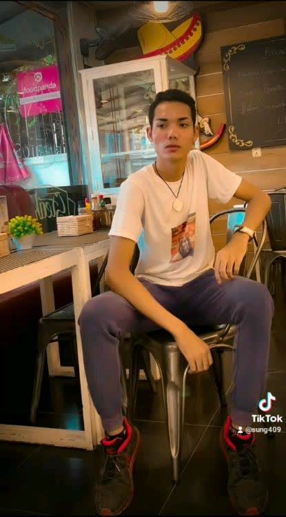 ការដើរម៉ូត - TNAOT